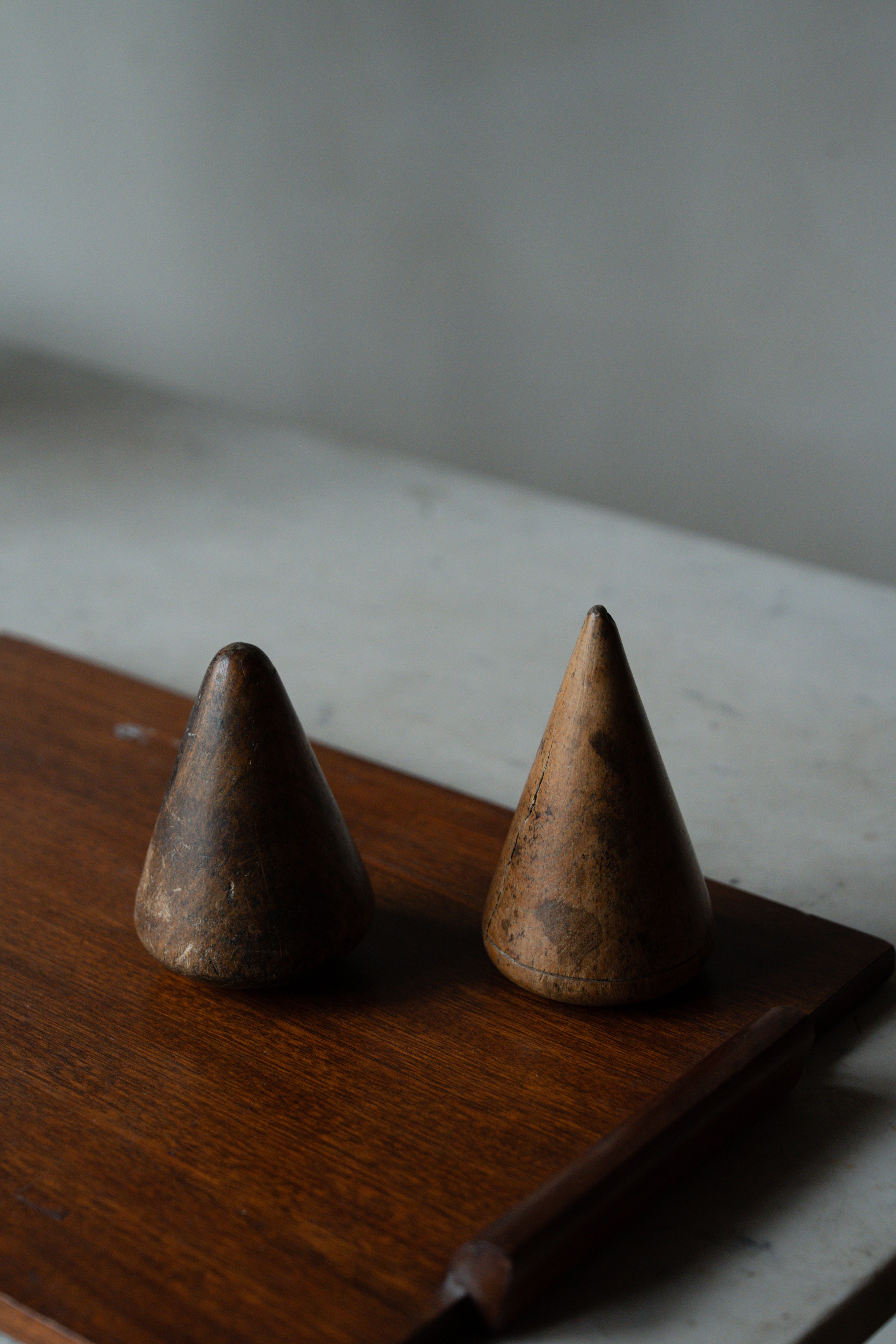 Vintage Pair of Turned Wooden Objects – Antik
